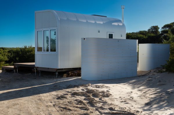 A Stylish, Coastal Cabin Goes Off-Grid With Quality Water Tanks ...